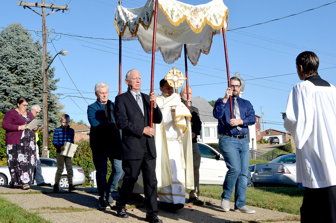 Eucharistic procession | News, Sports, Jobs - The Herald Star